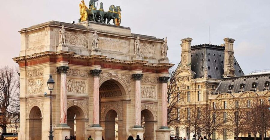 Paris: Down Rue De Rivoli Self Guided Audio Tour | Power Traveller