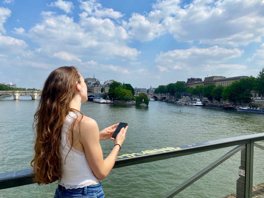 Paris: Seine & Notre-Dame Self-Guided Tour & VR Experience | Power ...
