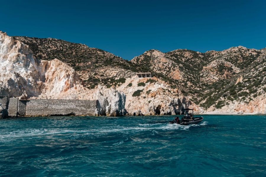 3 Islands Private Cruise: Milos - Polyaigos - Kimolos