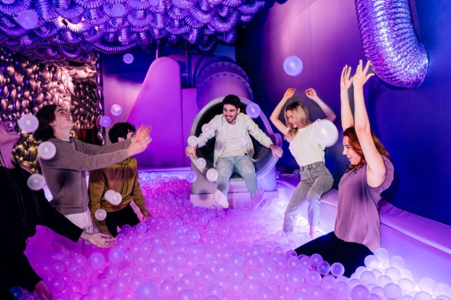 Barcelona: Interactive Art Installation by IKONO | Power Traveller