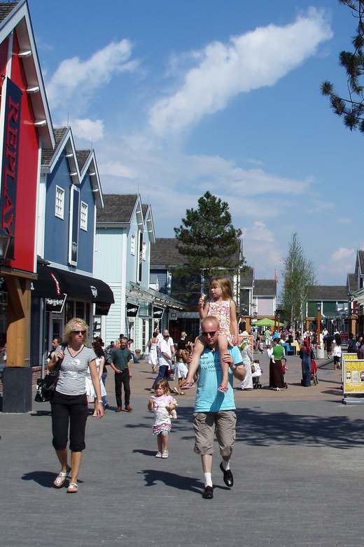 From Amsterdam: Private Day Trip to Fashion Outlet | Power Traveller