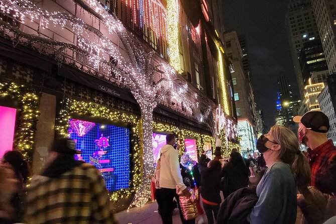 Holiday Lights Extravaganza Walking Tour | Power Traveller