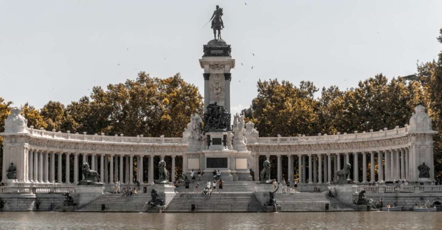 Madrid: Self-Guided Audio Walking Tour & Sightseeing