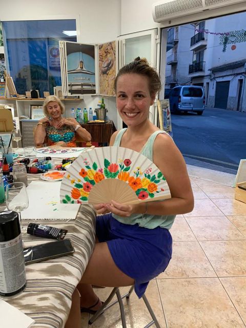 Mallorca/Porto Cristo: Design Your Own Spanish Hand Fan | Power Traveller