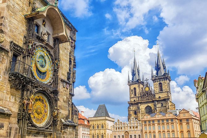 Prague Walking Tour 2,5h (Old Town, Jewish Quarter and Charles Bridge) | Power Traveller