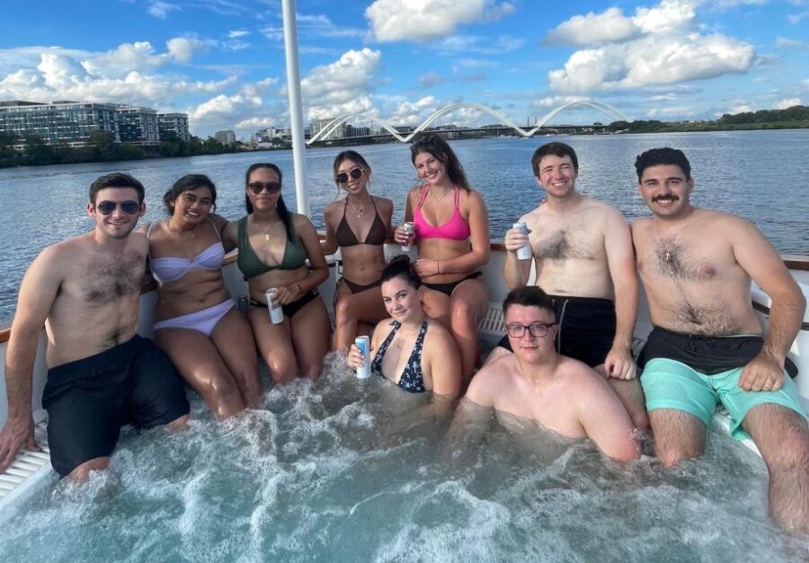 Washington DC: Hot Tub Boat Tours | Power Traveller