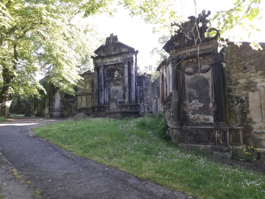 Edinburgh: Greyfriars Kirkyard Tour | Power Traveller