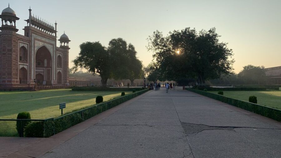 From Delhi : Private Taj Mahal Day Tour All Inclusive | Power Traveller