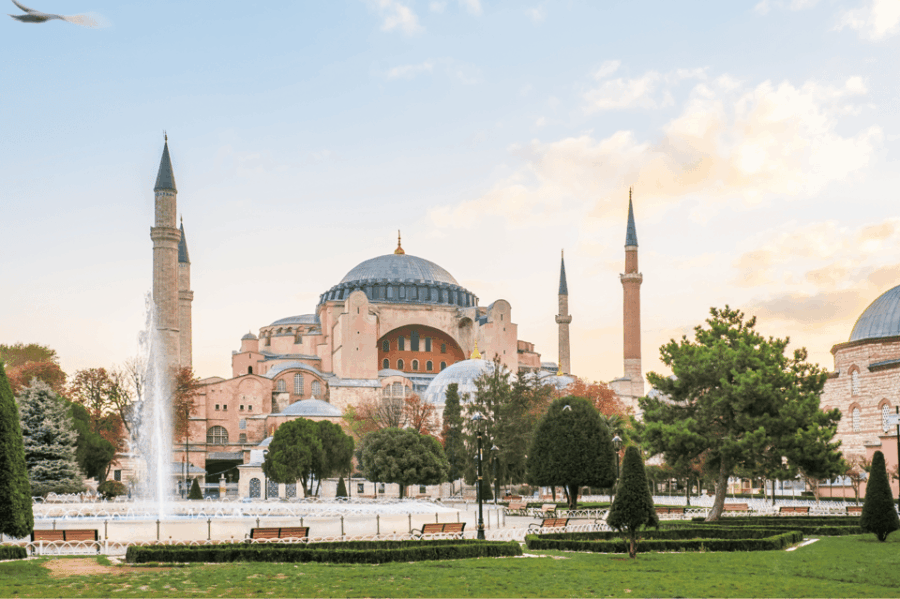 Istanbul: First Discovery Walk and Reading Walking Tour | Power Traveller