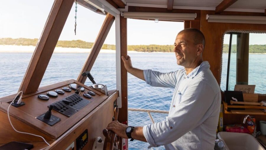 Mali Lošinj: (Sunset) Boat Tour, Snorkeling, Water Caves | Power Traveller