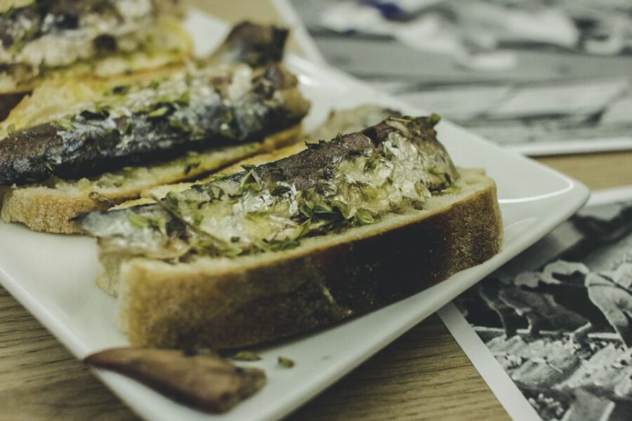 Porto: Evening Local Food Crawl With Drink Pairings