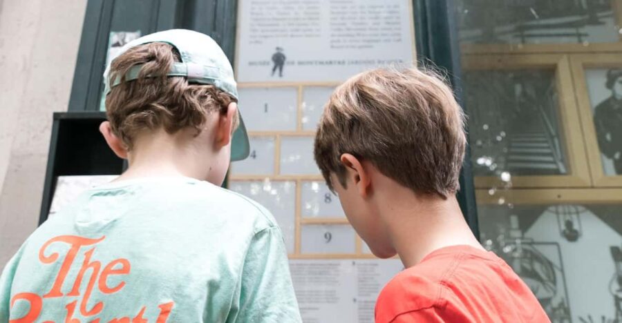 Private Guided Scavenger Hunt Tour Montmartre, Paris | Power Traveller