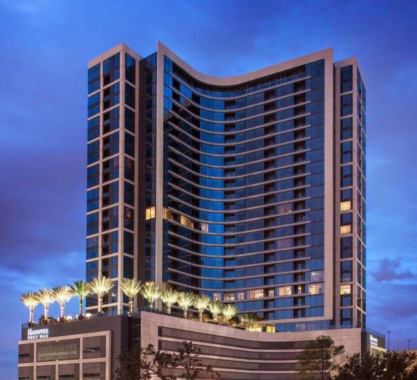 Hanover Post Oak Review | Power Traveller