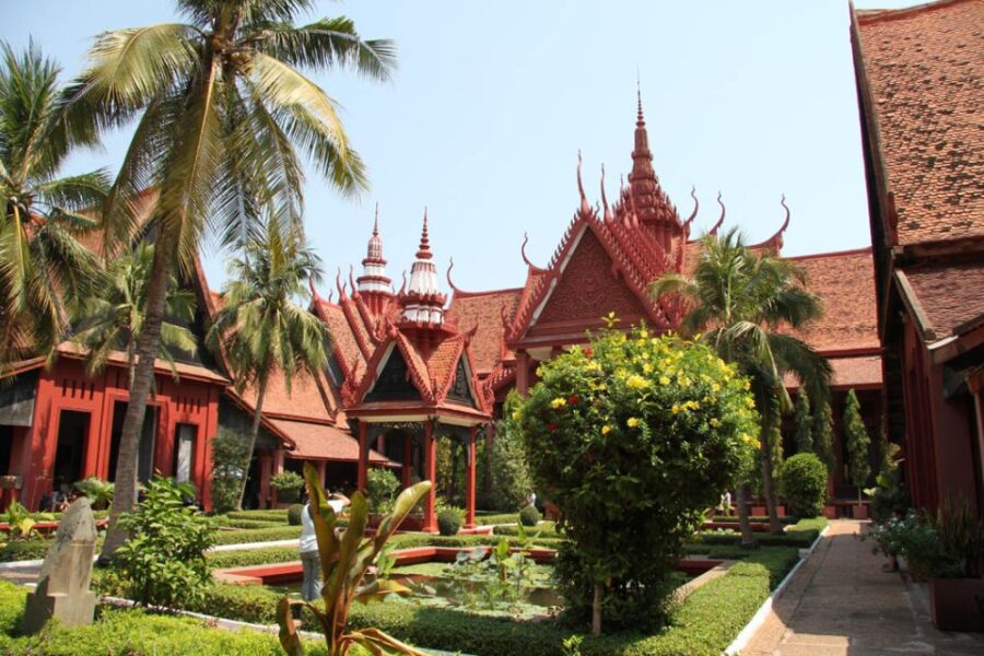 Phnom Penh: National Museum, Russian Market & Wat Phnom | Power Traveller