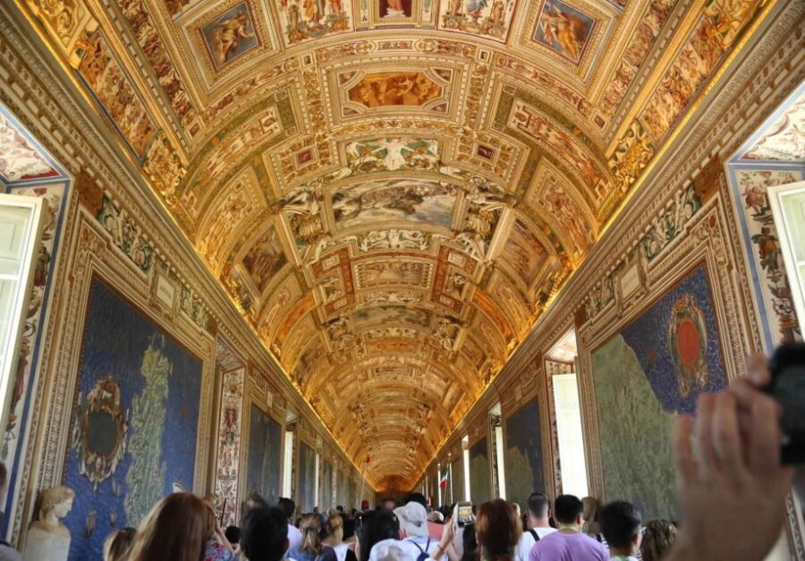 Russian Tour - Vatican Museum & Sistine Chapel | Power Traveller