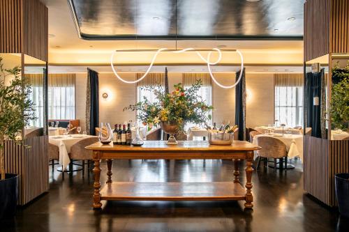 The Knickerbocker Review | Power Traveller