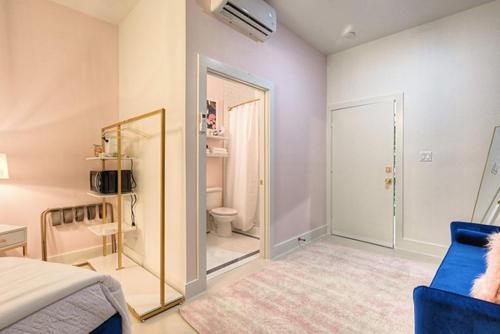 The Oleander Hotel Room Number 2 Review | Power Traveller