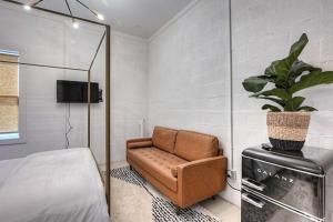 THe Oleander Hotel Room Number 4 Review | Power Traveller