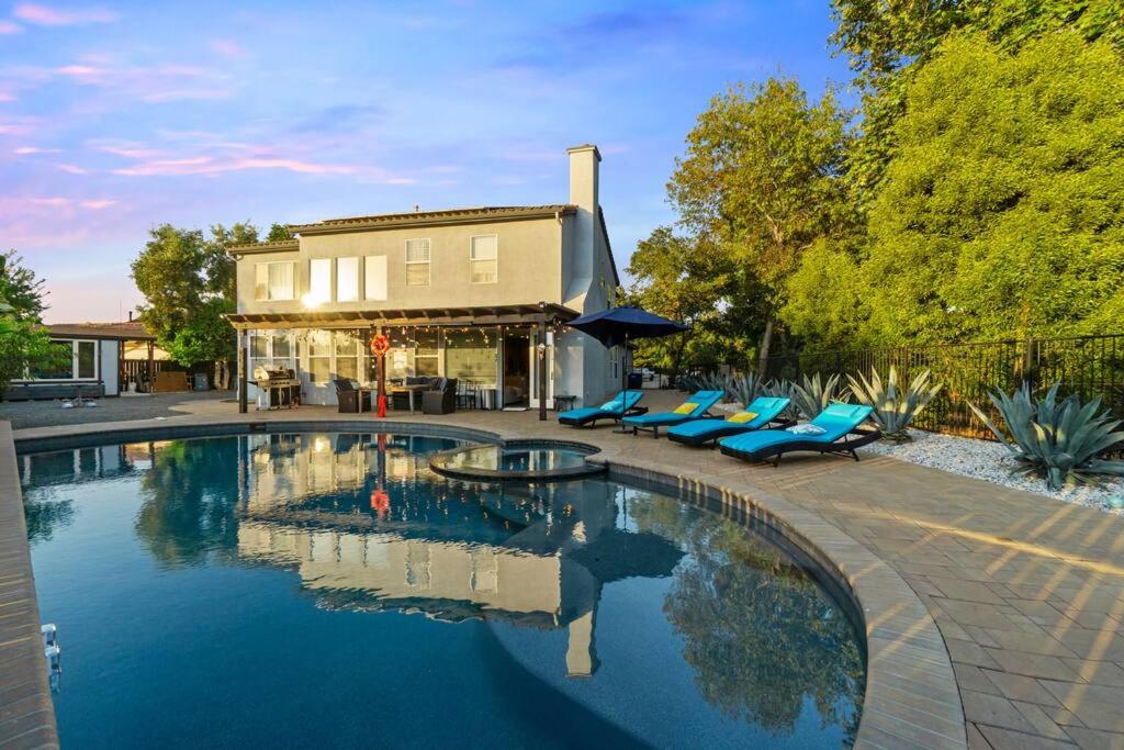 Luxury 5-Bedroom Villa W Pool, Spa, Nature, 3000 Sq Ft, Private Rental ...