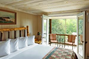 Friends Lake Inn Review