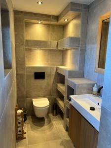 Swan House 3 Review | Power Traveller