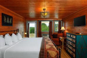 Friends Lake Inn Review