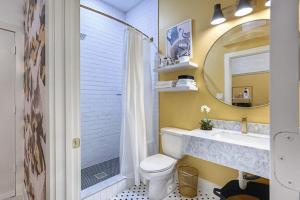 THe Oleander Hotel Room Number 4 Review | Power Traveller