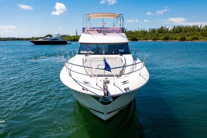 52-feet All Inclusive Flybridge Yacht Rental in Miami | Power Traveller