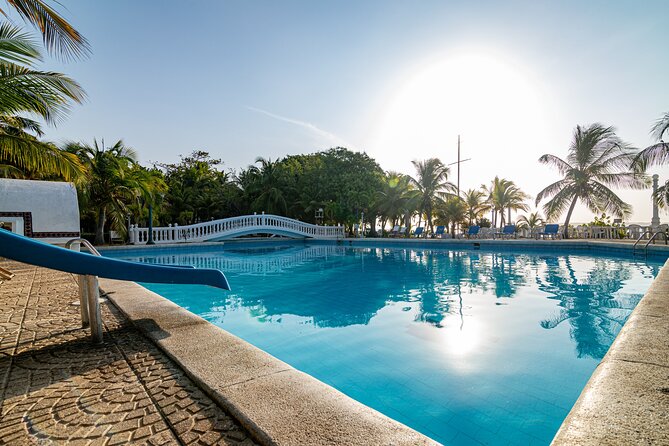 Cocoliso Resort Open Bar in Rosario Islands | Power Traveller