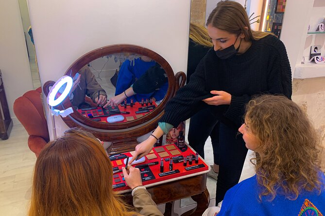 One-Hour Private Makeup Class With a Pro Makeup Artist | Power Traveller