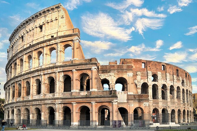 Rome: Hop On Hop Off Bus & Colosseum Guided Tour