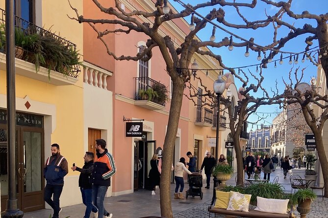 La Roca Village: Private Round-Trip Transfer | Power Traveller